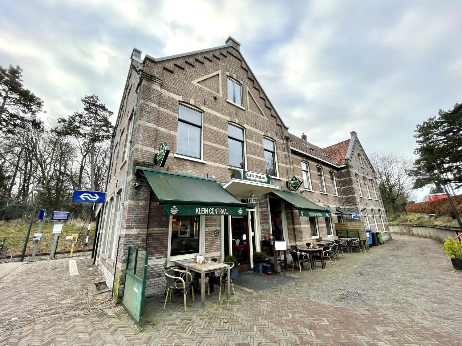 Station Overveen met 8,2 best gewaardeerde station van Nederland
