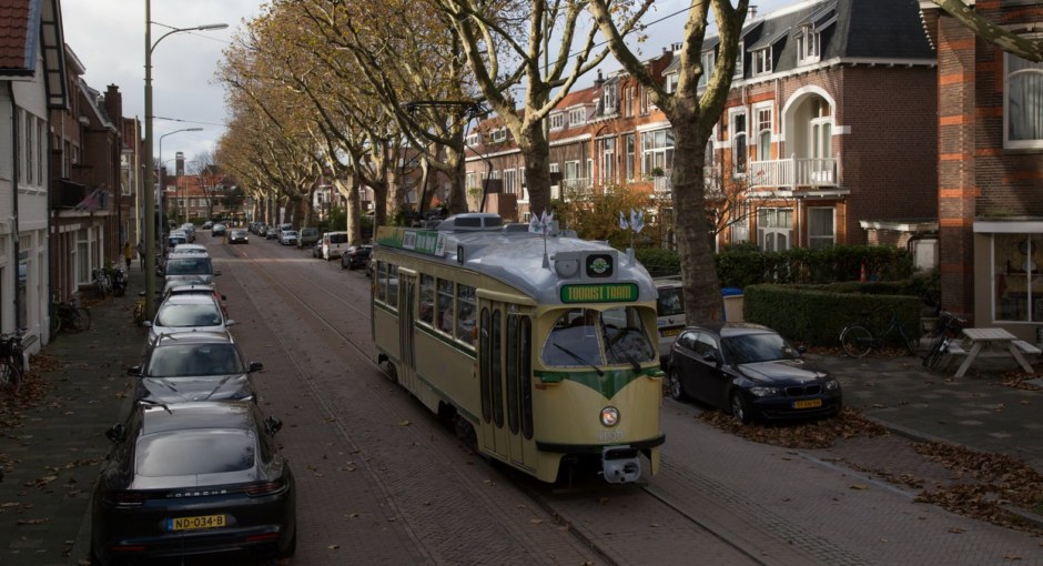 Legendarische PCC-tram keert terug op de rails in Den Haag: 75-jarig ...