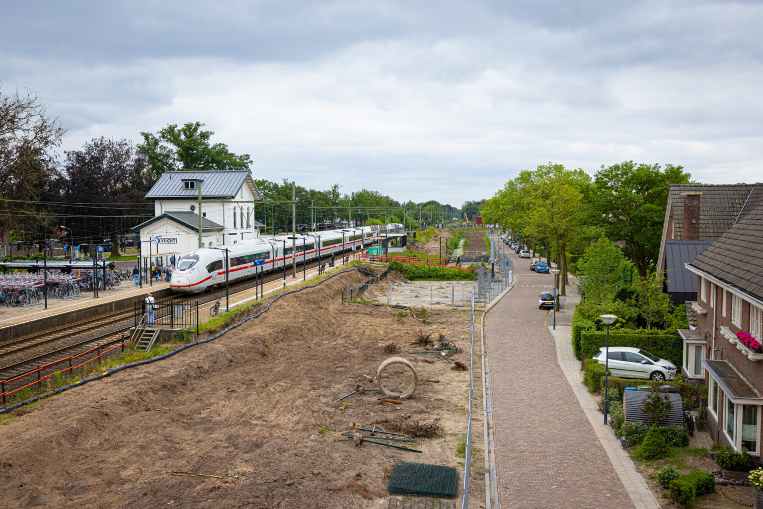 Tijdelijk station en spoor in Vught in gebruik na stremming in eerste ...
