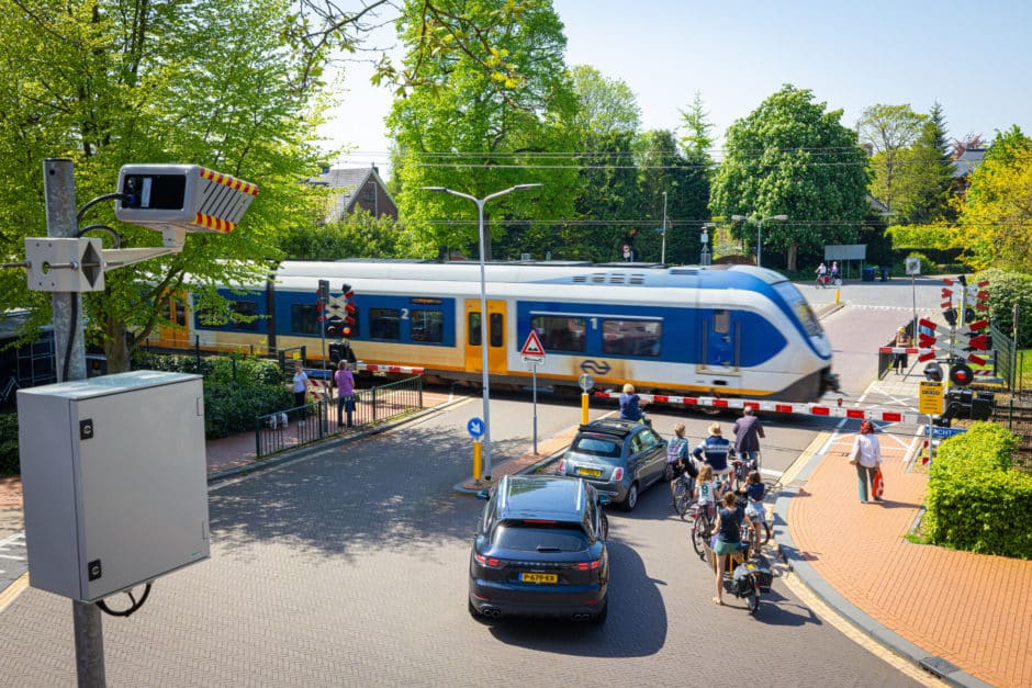 ProRail gaat 'slimme' camera's en drones inzetten langs spoor – veel ...